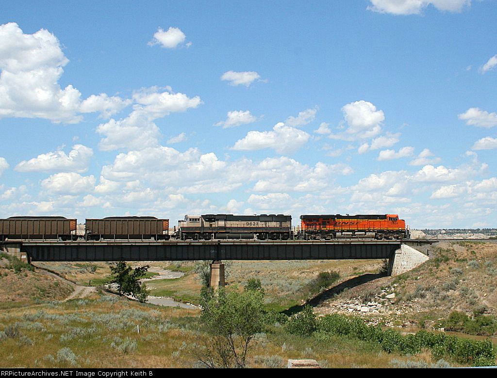 BNSF 5984 and BN 9621